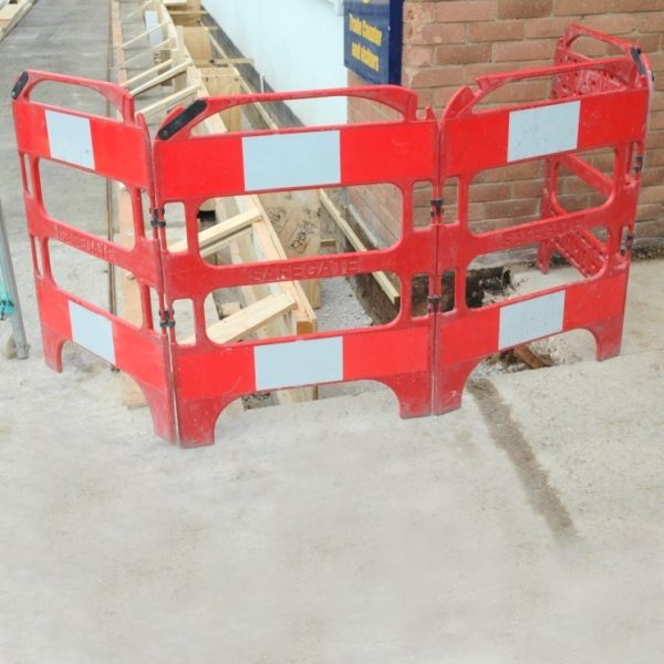 4 Gate Manhole Barrier Hire | Hertfordshire & London | Herts Tool Co.